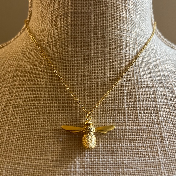 Ying and King | Jewelry | Queen Bee Gold Necklace By Ring And King ...